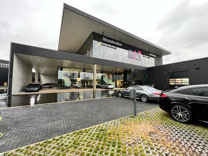 “Al jaren in Veurne maar nu gloednieuwe Mercedes-Benz garage”: dit ...