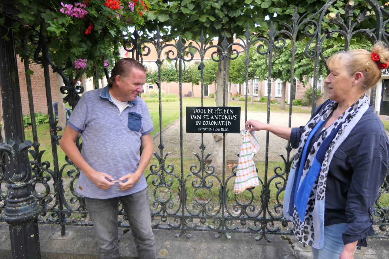 Sint Antonius bedankt Heusden voor steun in coronatijd | Foto | AD.nl