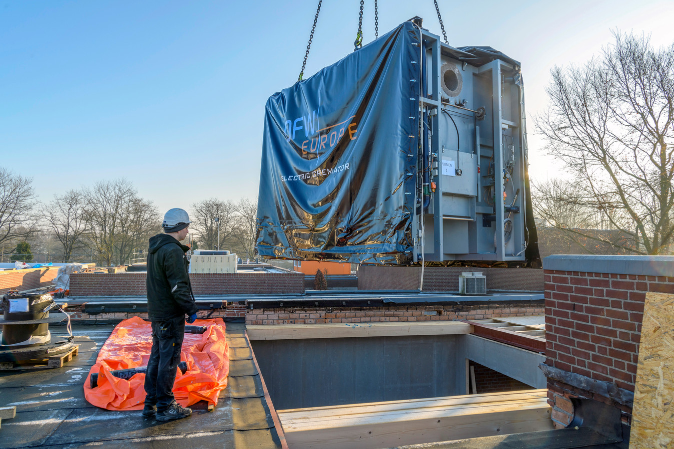 Geen pannenbier maar (oven)friet bij mijlpaal verbouwing crematorium ...