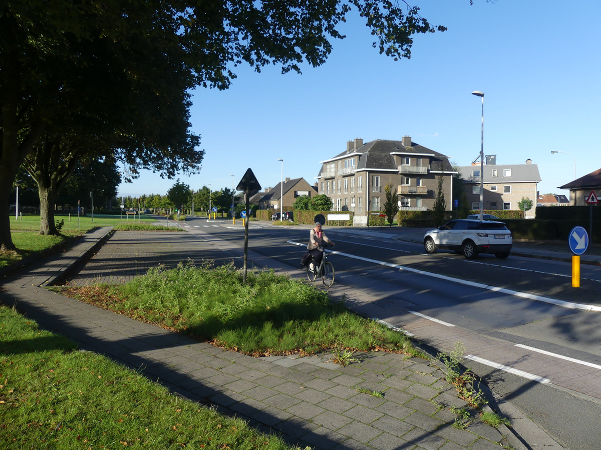 HUIZENJACHT. Petegem-aan-de-Leie, de grootste deelgemeente van Deinze ...