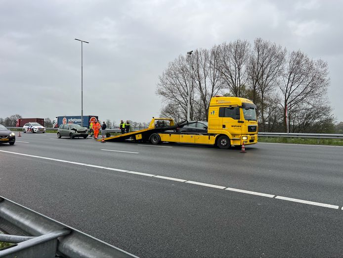 Ongeluk op de A1 tussen Deventer en Twello zorgt voor lange file tijdens de spits: weg inmiddels ...