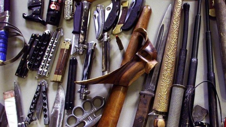 Amsterdammers leveren honderden messen in | De Volkskrant