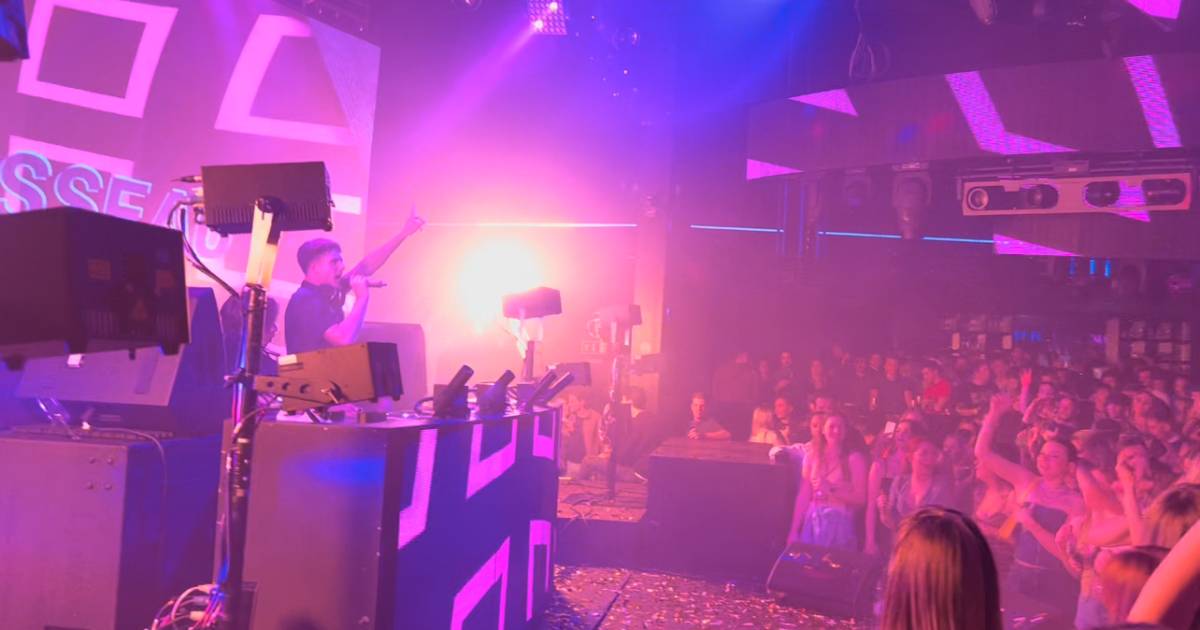 “Komaan, ik zie jullie niet dansen”: Conner Rousseau draait dj-set in ...