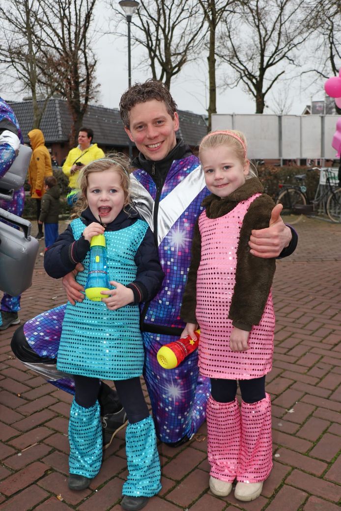 Beestenboel bij optocht in Saasveld, met dit jaar meer deelnemers dan ...