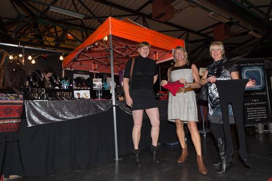 Durfallen Zonder Slip Naar Eroticabeurs Hasselt Hlnbe