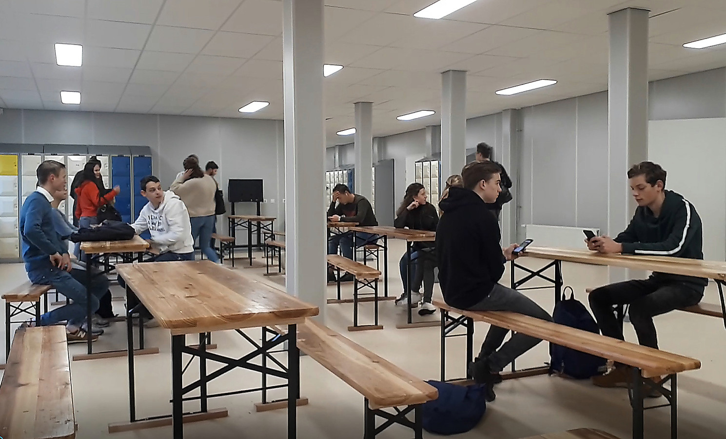 Zo ziet de tijdelijke huisvesting van het Norbertus Gertrudis lyceum ...