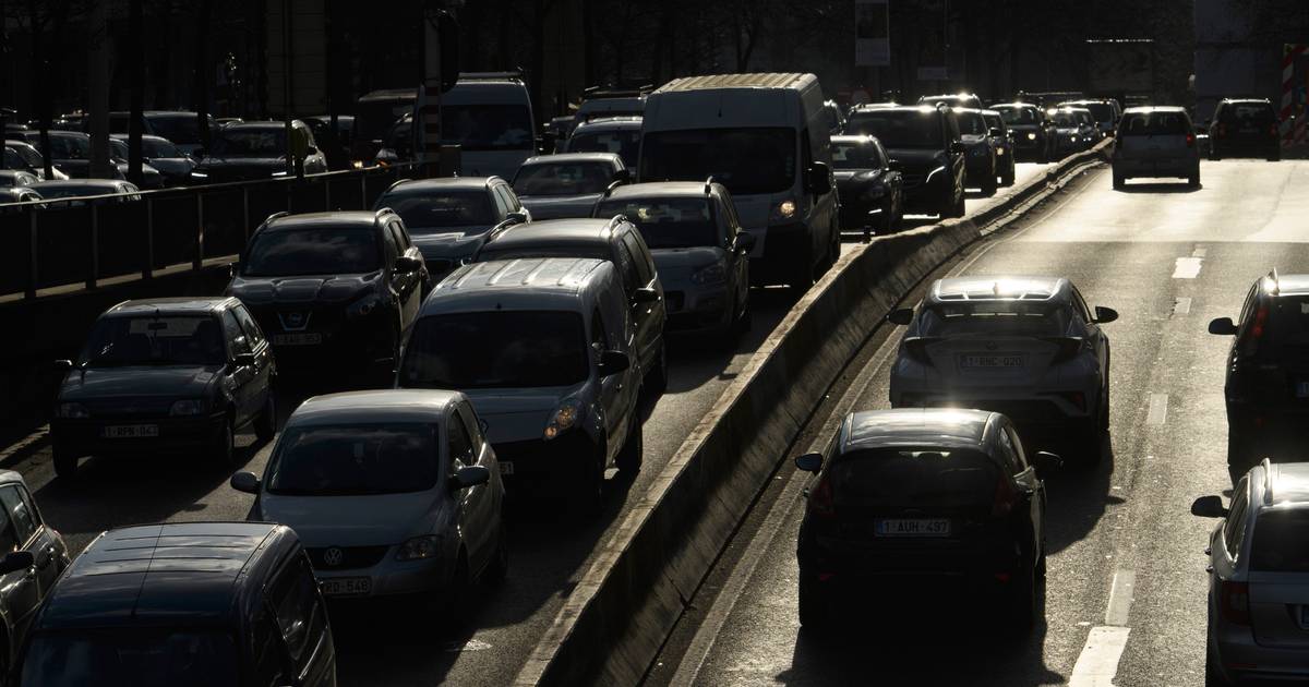Une heure de pointe chargée sur les routes à Bruxelles | Belgique ...
