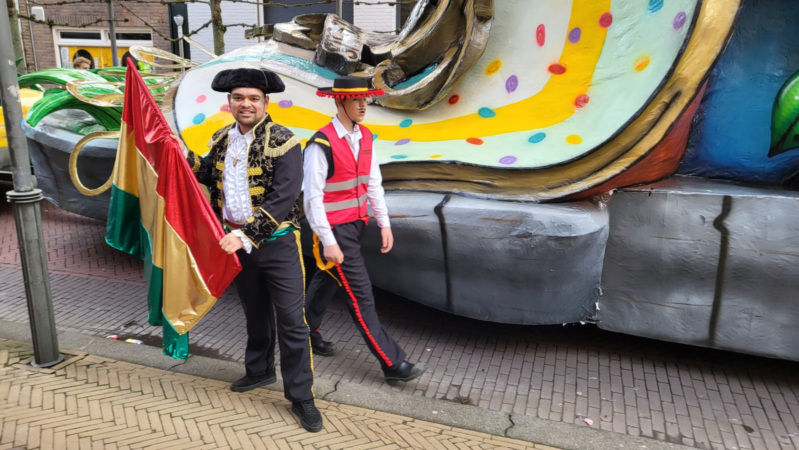 Carnavalskaravaan Boemeldonck imponeert en maakt het de jury lastig ...
