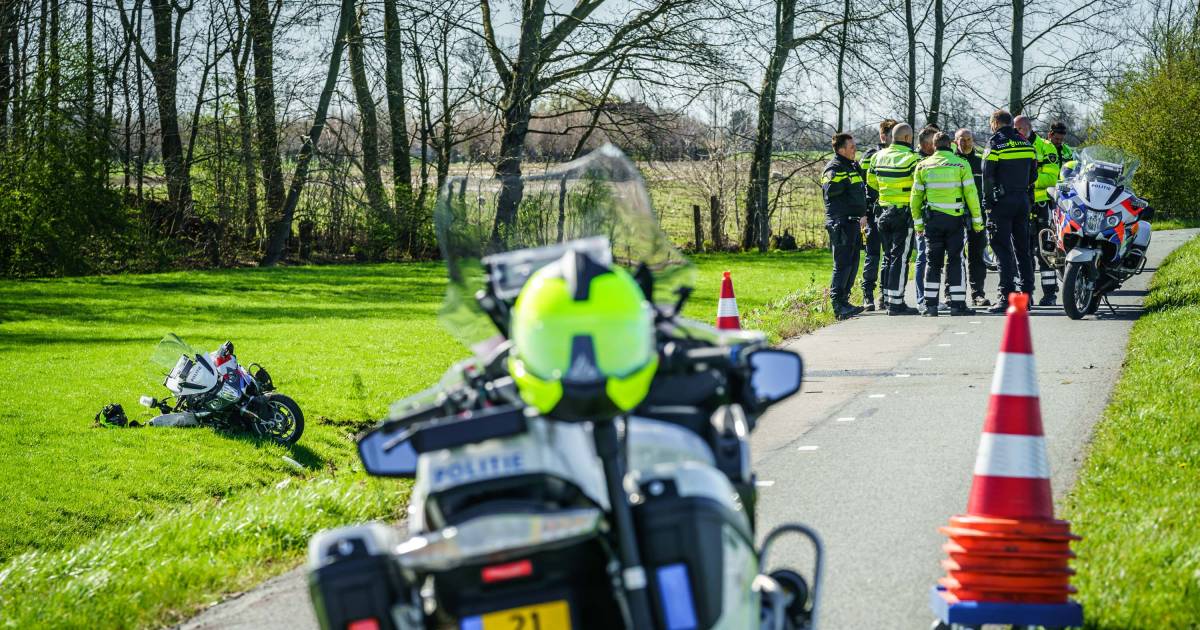 Politiemotor crasht op provinciale weg bij De Meern, agent gewond naar ...
