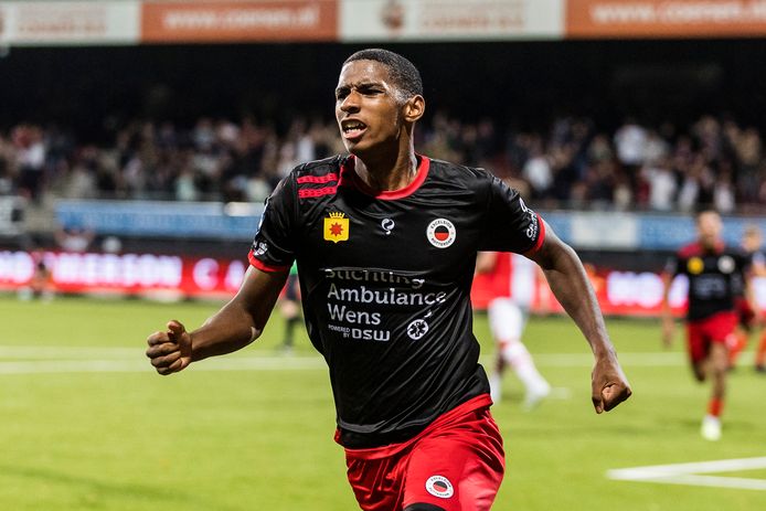 Serano Seymor (20) zet Excelsior-fans in vuur en vlam: ‘Mijn hoofd ...