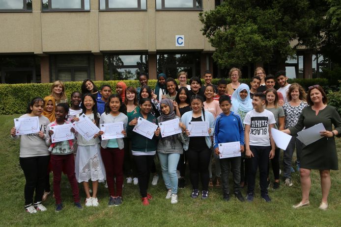 OKAN-leerlingen krijgen taaldiploma | Tienen | hln.be OKAN-leerlingen krijgen taaldiploma | Tienen | hln.be