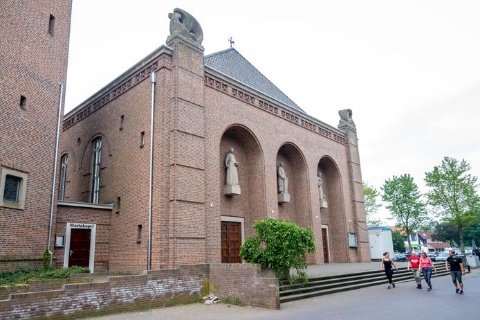 Dorpshuis in kerk in Vierlingsbeek ‘niet rendabel te krijgen’, alle ballen op Joffershof | Land ...