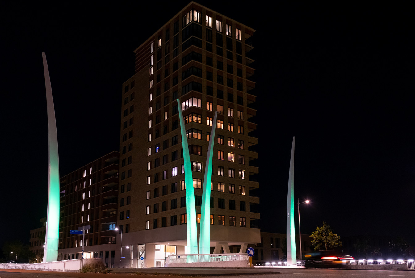 Pylonen aan Hogeweg in Amersfoort kleuren groen om aandacht te vragen ...