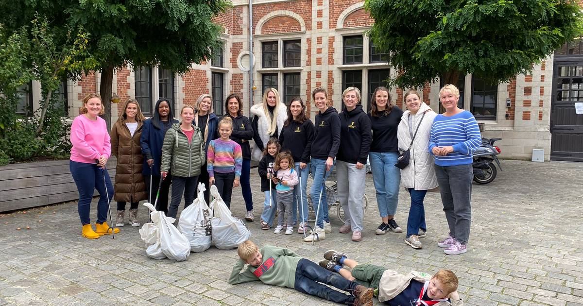 Dames van Ladies Circle ruimen zwerfvuil op tijdens mooimakerswandeling ...