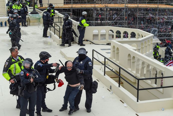 Hoe konden Trump-aanhangers zo gemakkelijk het Capitool binnenvallen ...