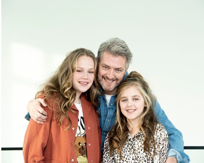 Kürt Rogiers ziet zijn dochters stilaan hun eigen weg zoeken: “Merlijn ...