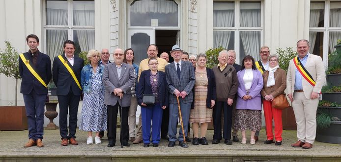 Liefde op de bus: ex-buschauffeur Robert (89) en -reiziger Rita (81 ...