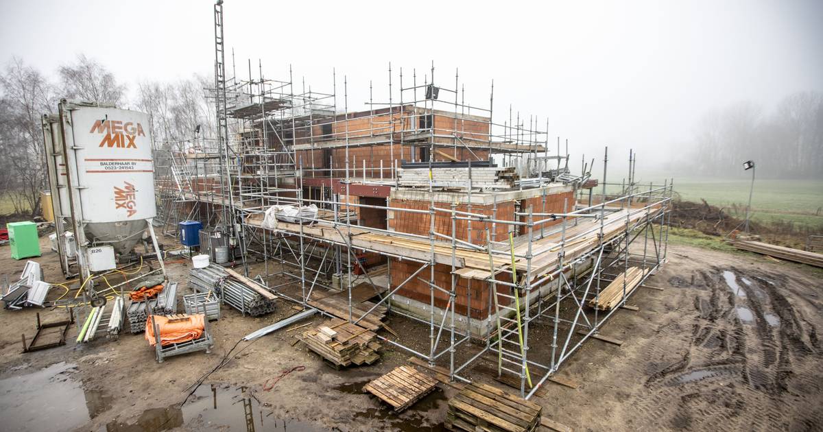 Villa in Losser valt 50.000 euro duurder uit: Frans Koenders moet ...