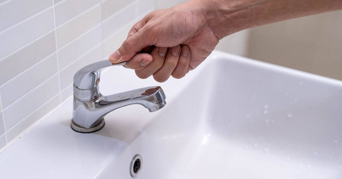 Geen leidingwater in de Hogeweg in Steenhuize-Wijnhuize op 16 september ...