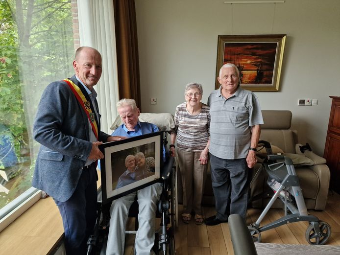 Luciaan en Angèle vieren 70ste huwelijksverjaardag in rusthuis ...