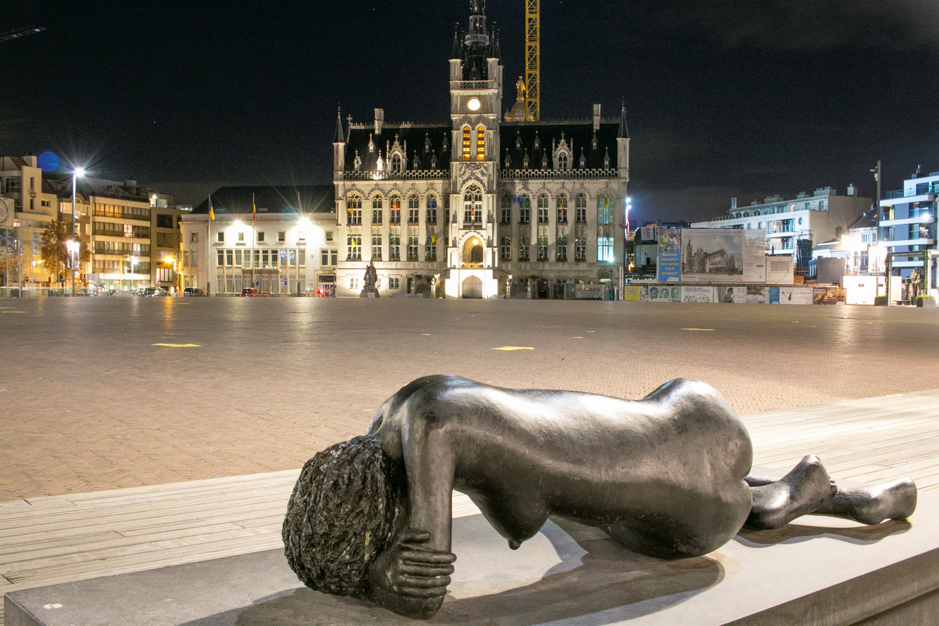 Op pad na de avondklok: onze fotografen tonen de leegte in onze steden ...