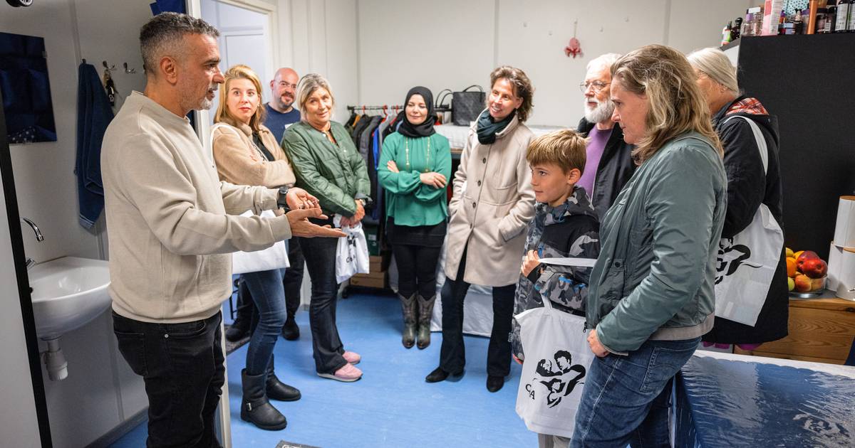 Open dag in azc dat onder vergrootglas ligt: ‘Ik schaam me voor ...