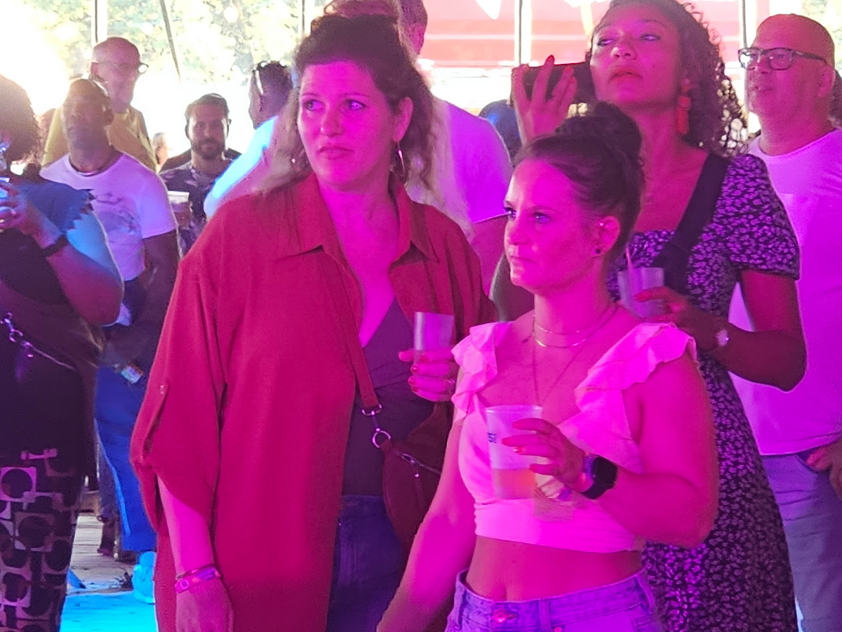IN BEELD. 40ste Antilliaanse Feesten gestart onder stralende zomerzon ...