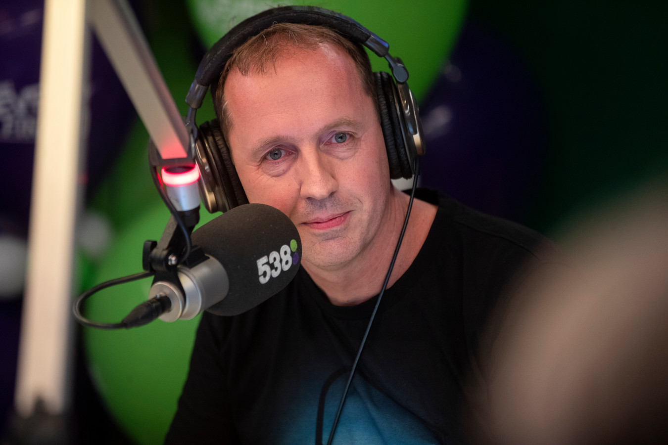Edwin Evers presenteert de Top 4000 | Foto | AD.nl