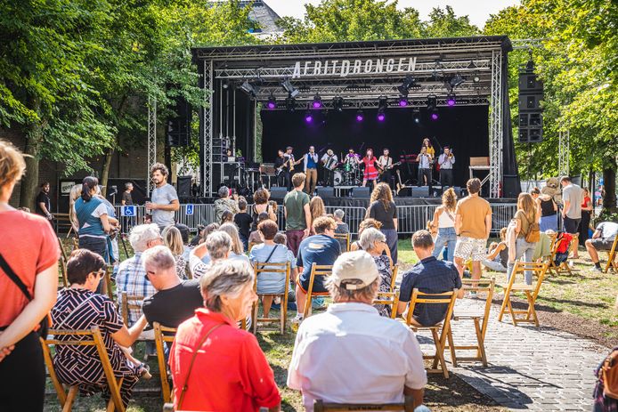 Afrit Drongen strikt ‘gepensioneerde’ DJ Tjon mét kroost: “Wij zijn een ...