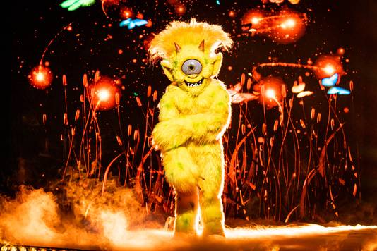 Zwetende Cycloop moet als derde ‘The Masked Singer’ verlaten: “Zo warm ...