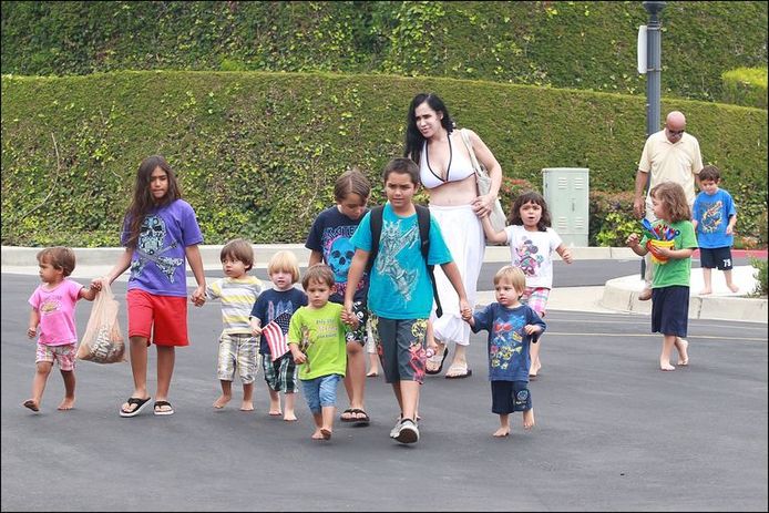 Octomom partage une rare photo de ses huit “miracles” âgés de 11 ans ...