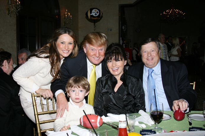 Melania Trump verliest moeder: volledige familie aanwezig op begrafenis ...
