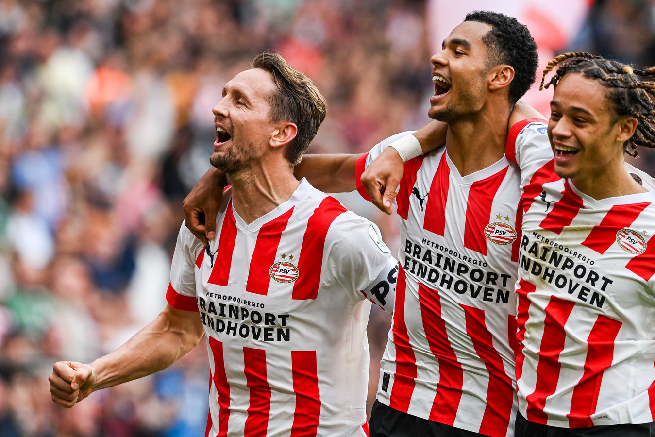 PSV wil binnen poolcirkel verder surfen op groene golf, Van Nistelrooij ...