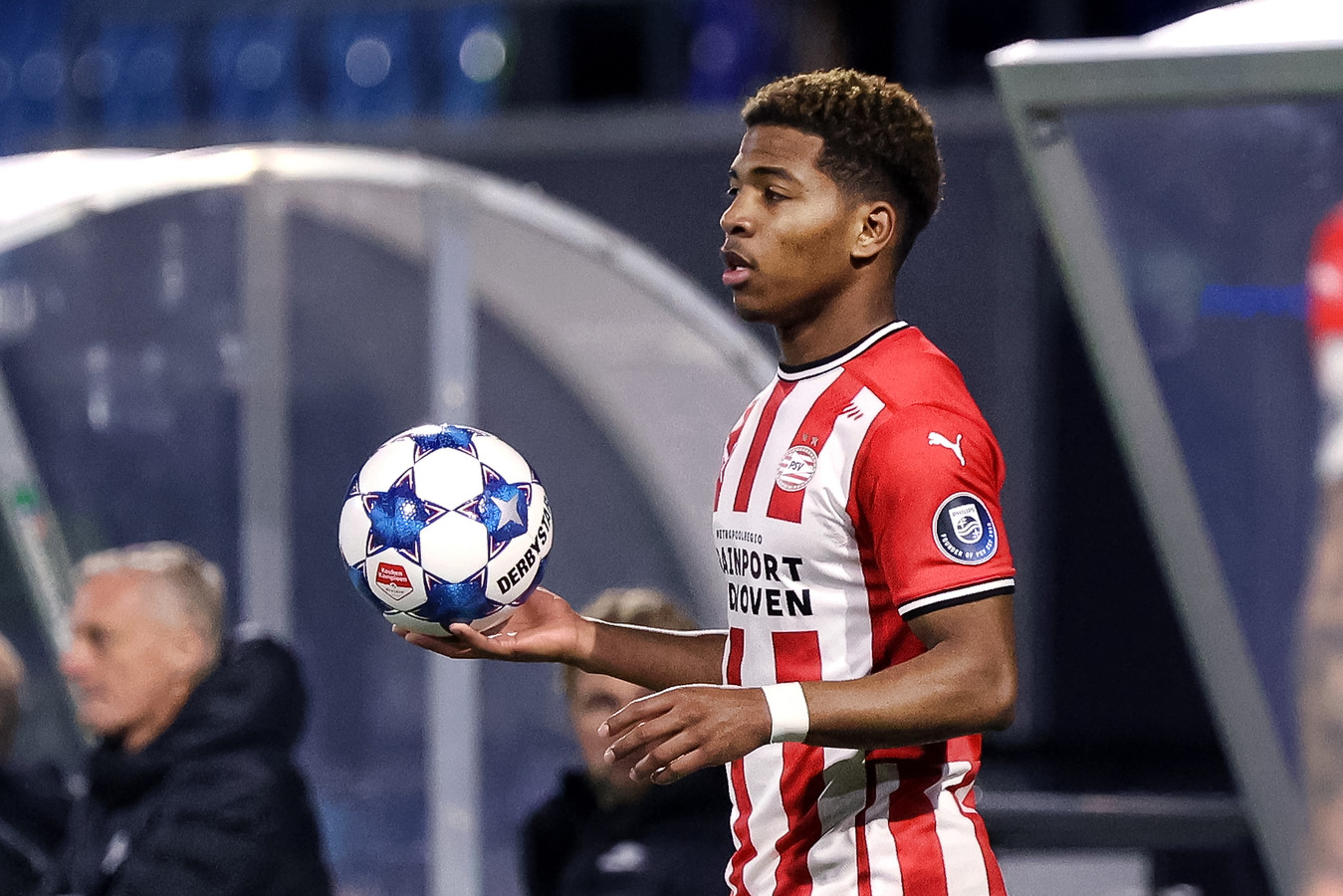 PSV ligt op koers om talentvolle rechtsback Sambo langer in Eindhoven ... PSV ligt op koers om talentvolle rechtsback Sambo langer in Eindhoven ...