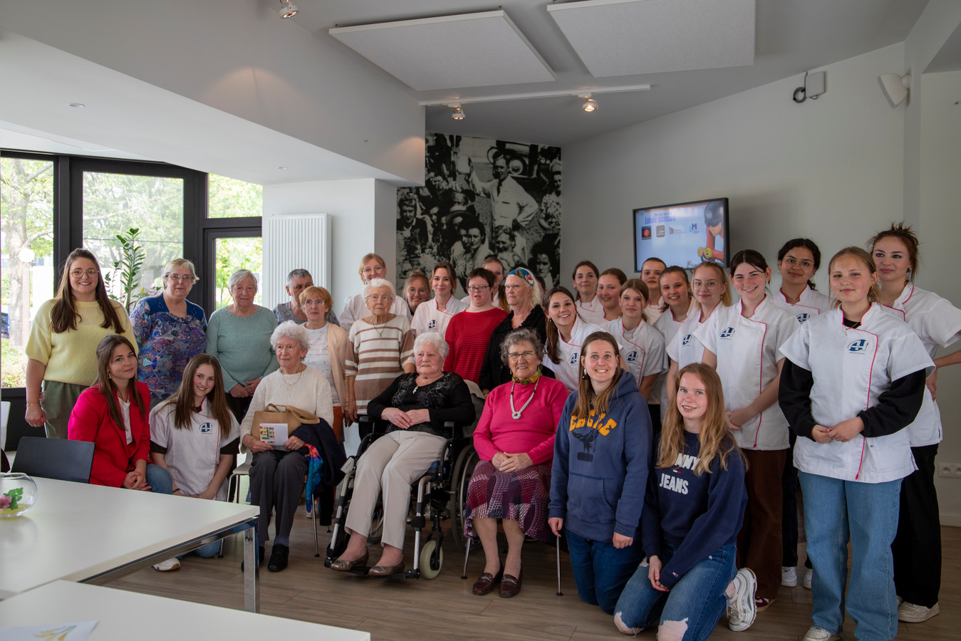 IN BEELD. Leerlingen Wellness & Lifestyle verwennen cliënten LDC ‘t Ryckbosch | Foto | hln.be