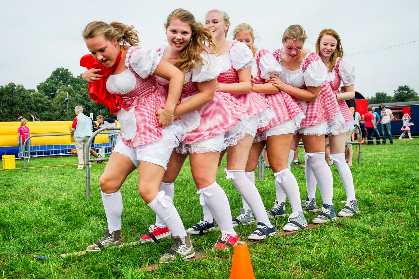 Het gilde in Soest moet wel voor de bijl: vrouwen voor het eerst in ...