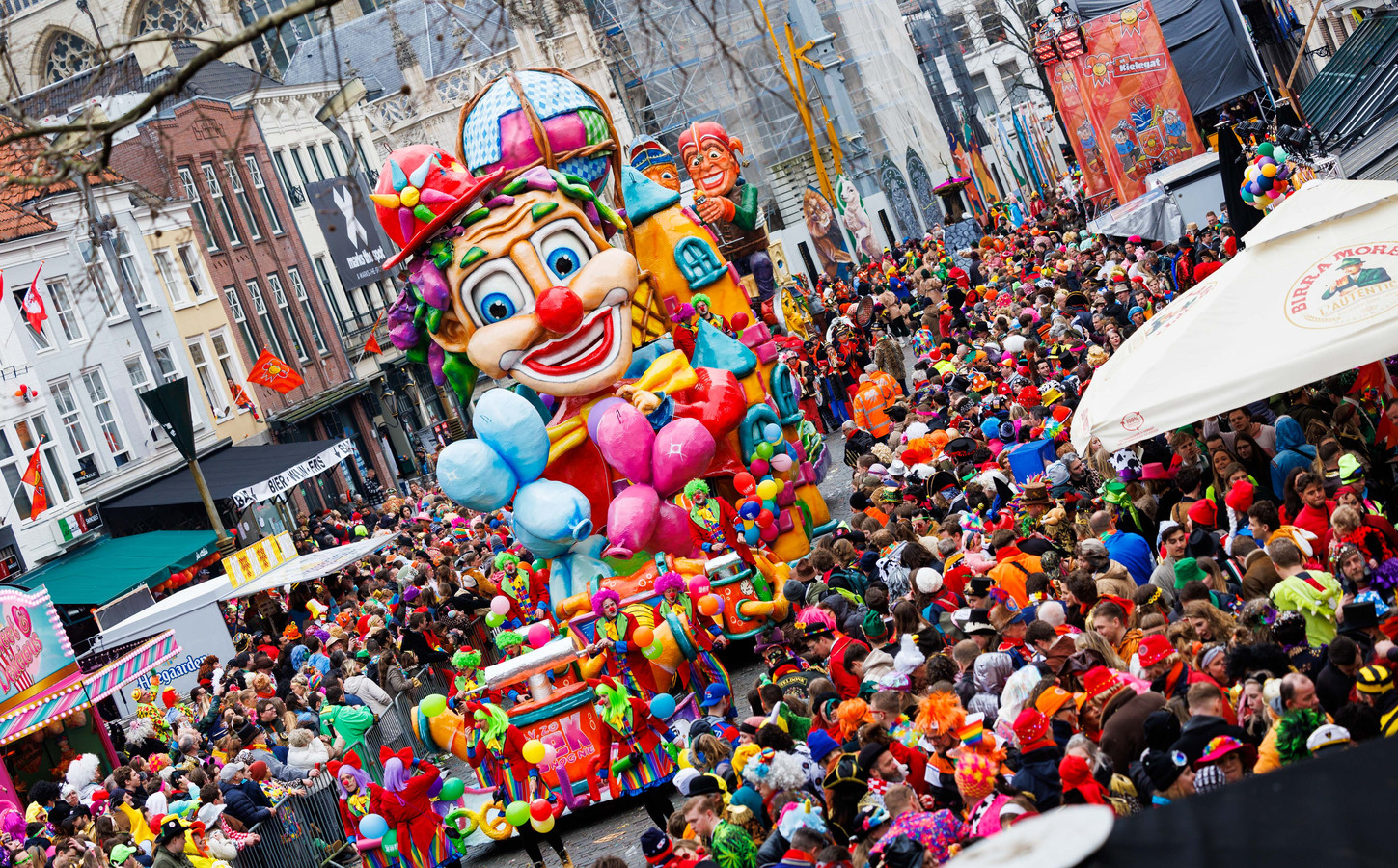 Carnaval wordt meer en meer het volksfeest buiten, ook al zijn er ...