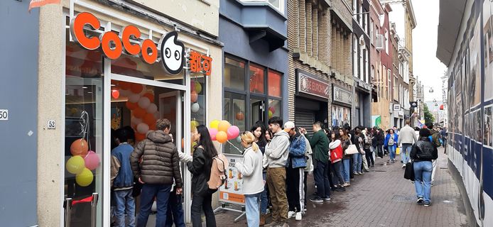 Enorme rij in Haagse binnenstad voor opening van wereldberoemde CoCo ...