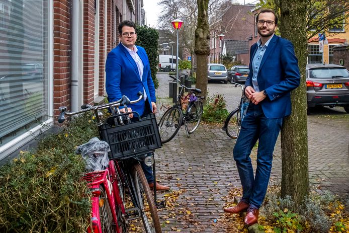 Je fiets dwars op de stoep parkeren of buiten de stalling zetten, dat ...