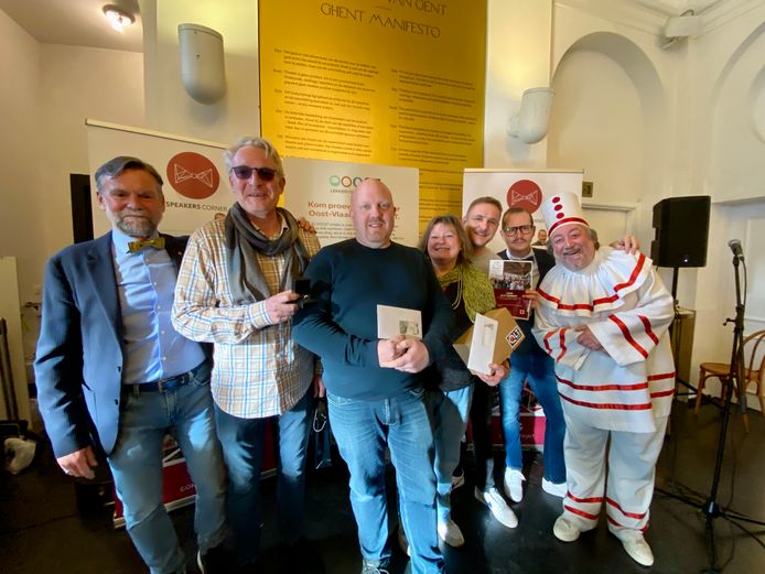 Verhalenverteller Noël (56) brengt de mooiste nieuwjaarsgroet voor Gent ...