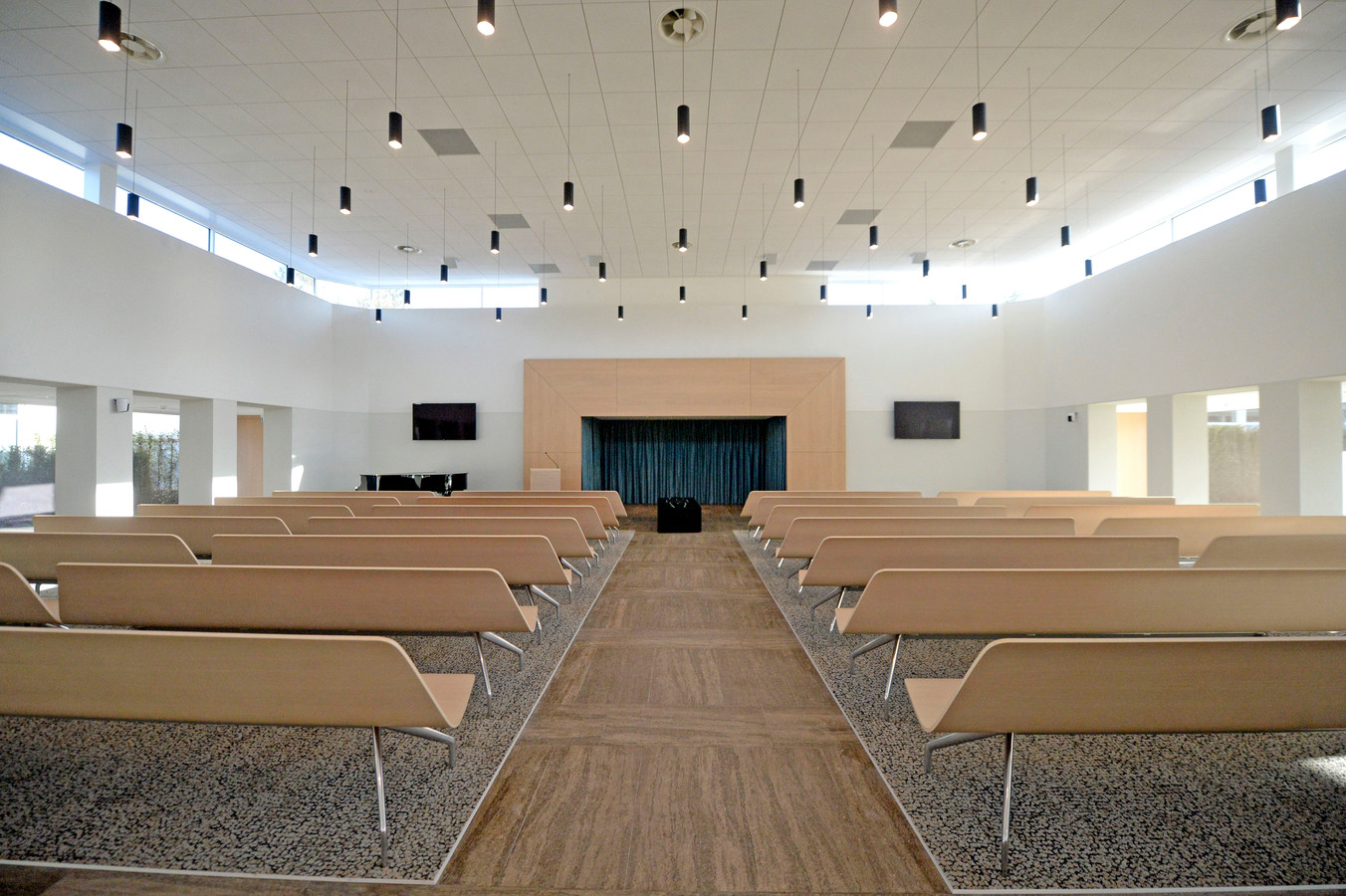 Onherkenbaar: na twee jaar verbouwen ziet het crematorium in Usselo er ... Onherkenbaar: na twee jaar verbouwen ziet het crematorium in Usselo er ...