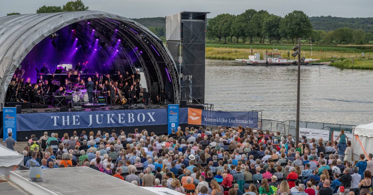 Bezoekers mogen zelf muziek kiezen bij aftrap Vierdaagsefeest op kade ...