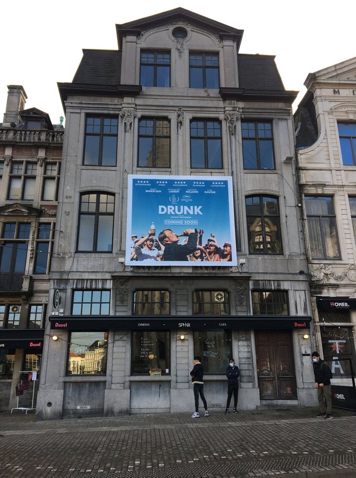 Sphinx Cinema verkoopt filmposters en pennenzakken uit spandoeken om kas te spijzen | Gent | hln.be