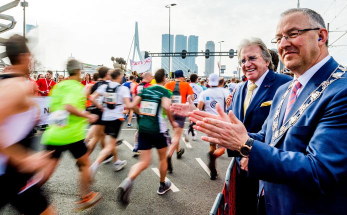 Zo veel hardlopers uit Wierden staan zondag aan start van marathon ...
