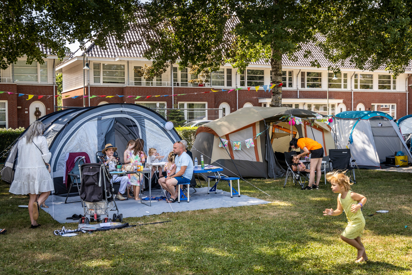 Zomervakantie vieren op de camping in je eigen wijk; tentjes bij De ...