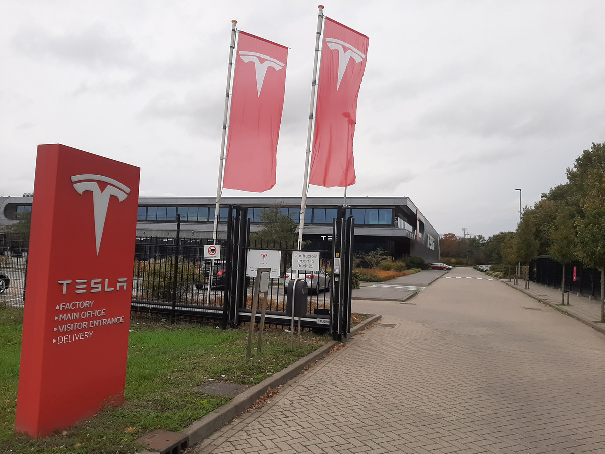 Tesla sluit autofabriek in Tilburg: acties dreigen | Foto | AD.nl