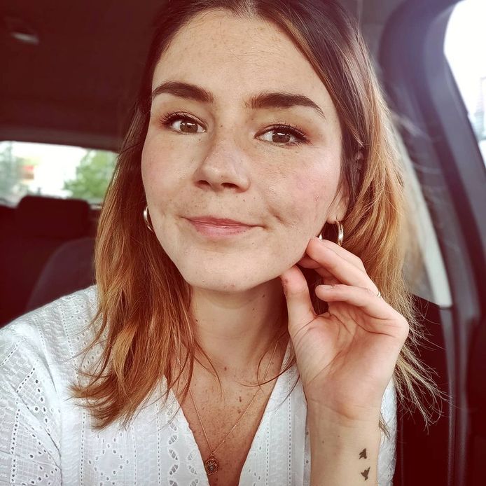 Kato van The Starlings mag het ziekenhuis verlaten: “Tom is onderweg om haar op te halen ...