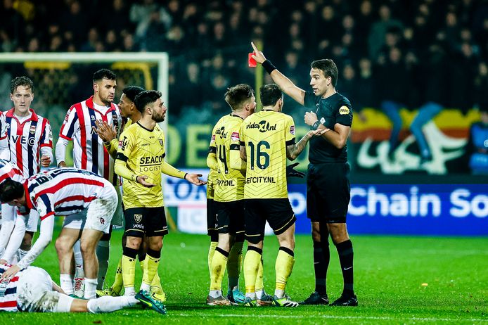 Na jaren lukt het Willem II ineens wél tegen tien man: is de ‘rode kaarten-vloek’ voorbij ...