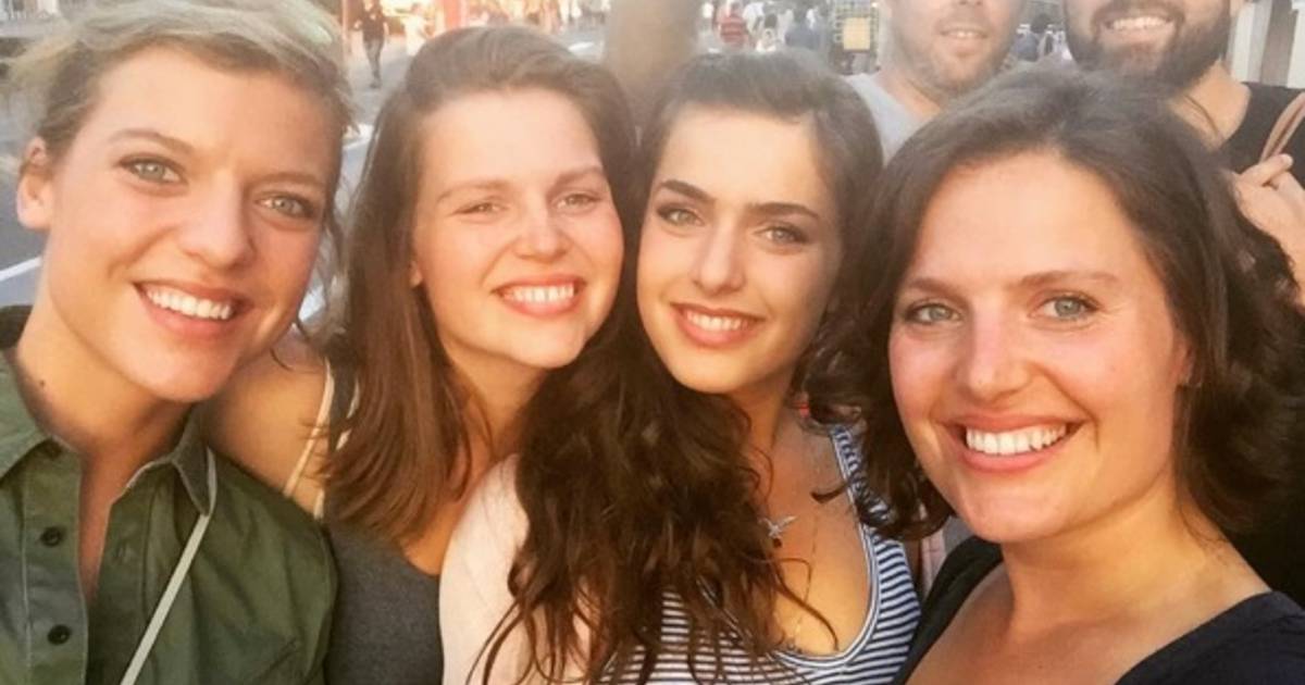 Jan Leyers en zijn dochters Ella, Billie,Olga en Dorien | De Krant | hln.be