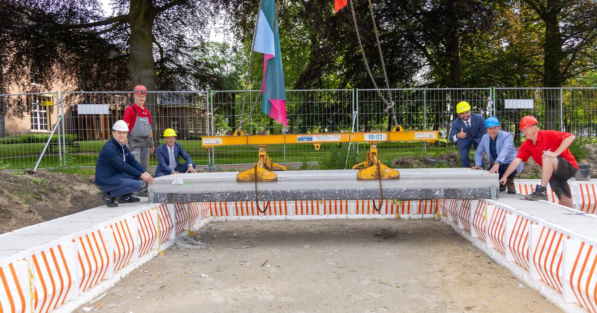 De eerste vloerplaat ligt: bouw van nieuwe woningen aan Van Meurspark ...